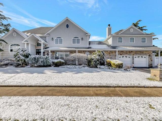 110 Thornwood Rd, Massapequa Park, NY 11762