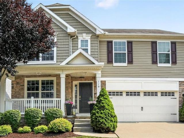 110 Trailhead Ln, Berea, OH 44017