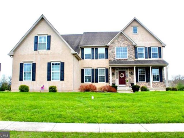 110 Turnberry Dr, Royersford, PA 19468