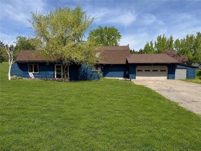 110 Velkommen St NE, Staples, MN 56479