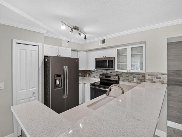 110 Yacht Club Way Apt 103, Hypoluxo, FL 33462