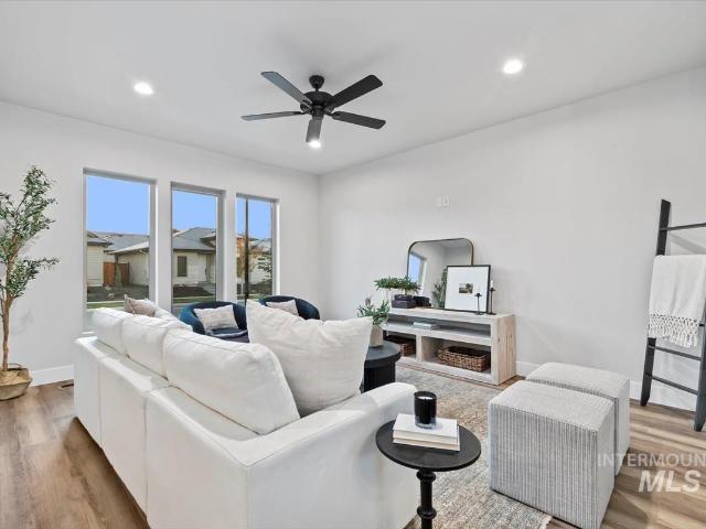 11141 S Corballis Ln