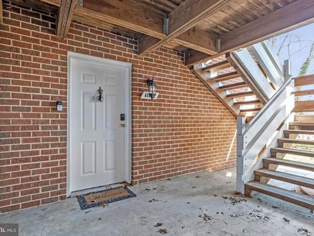 11142 Beaver Trail Ct, Reston, VA 20191
