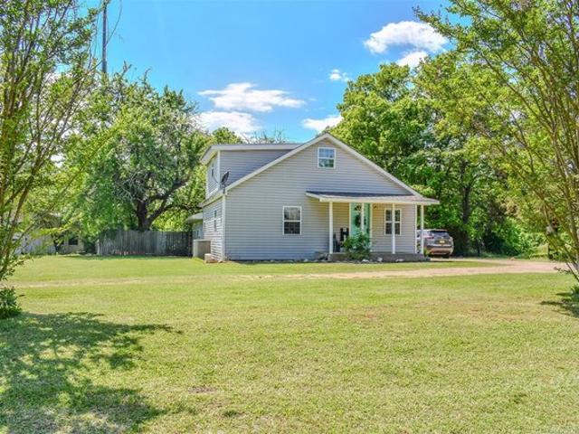 1114 N 4230 Rd, Hugo, OK 74743