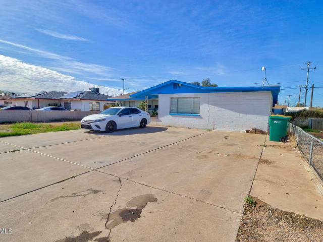 1114 n la siesta drive