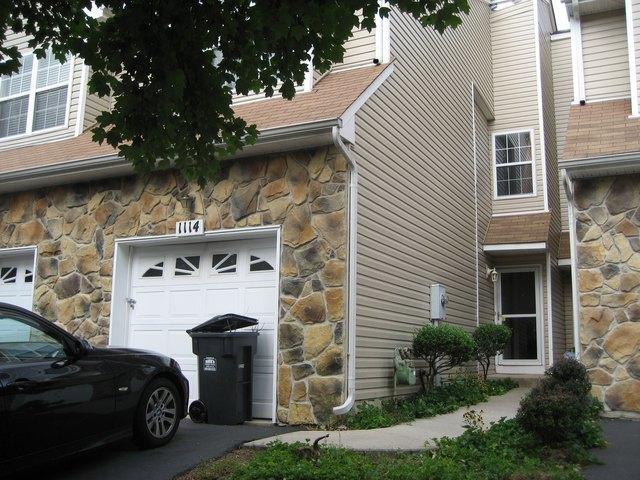 1114 Oakcroft Ln, Franklin, NJ 08873