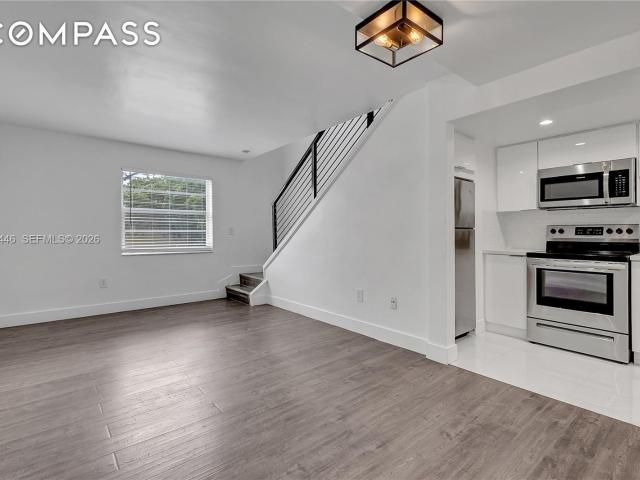 1114 Douglas Rd 4, Coral Gables, FL