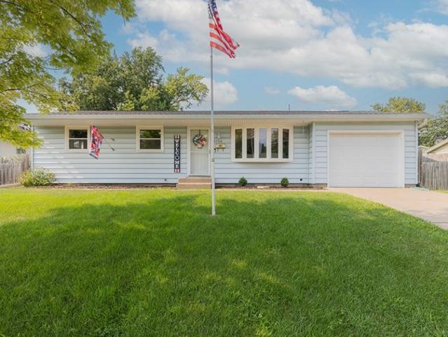 1114 Hillside Dr, Bettendorf, IA 52722