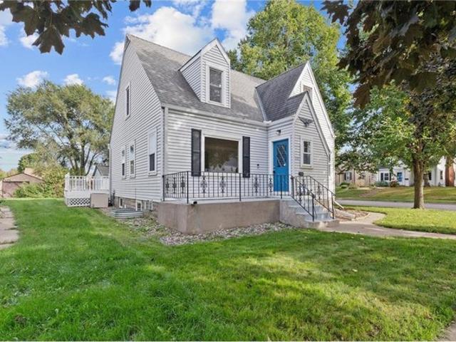 1114 Lane Pl, Saint Paul, MN 55106