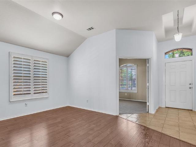 1114 Longhorn Lane