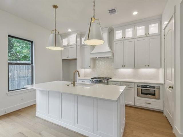 1114 Pearl Wood Dr, Houston, TX 77008