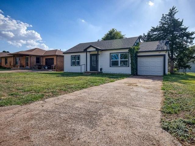 1114 S 11th St, Kingfisher, OK 73750