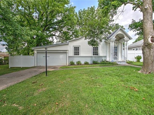 1114 S 4th St, Rogers, AR 72756