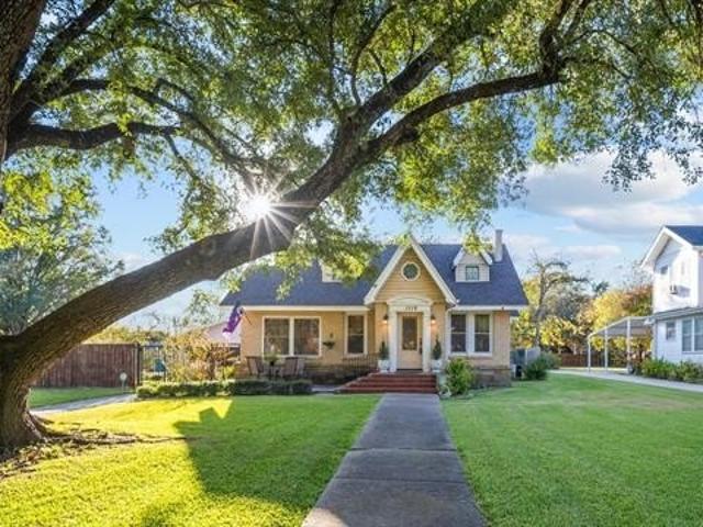 1114 S Crockett St, Sherman, TX 75090