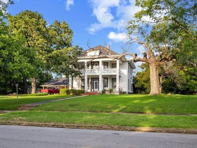 1114 S Houston Ave, Denison, TX 75021