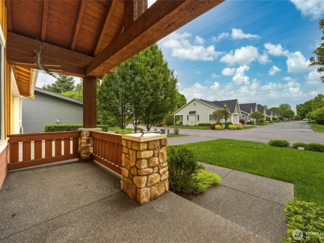 1114 SE Creekside Drive