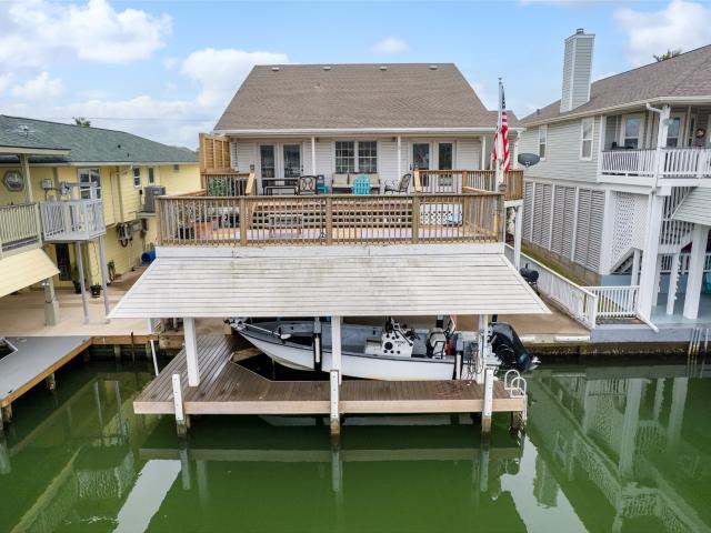 1114 Tiki Dr, Tiki Island, TX 77554 | MLS #20306