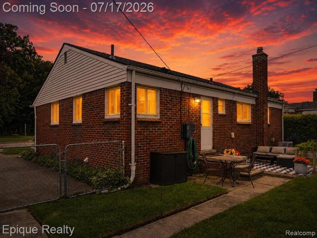 1114 W 13 Mile Road