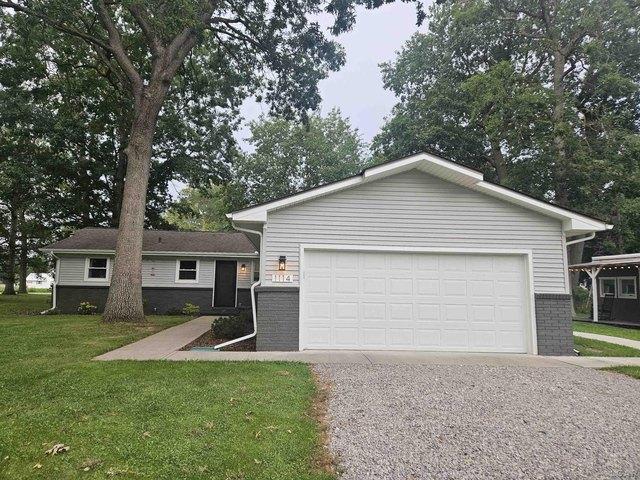 1114 W Samaria Rd, Temperance, MI 48182