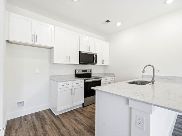 1114 Wenna Way