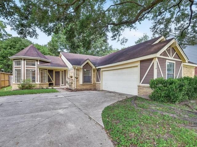 1114 Wentworth Dr, Pearland, TX 77584
