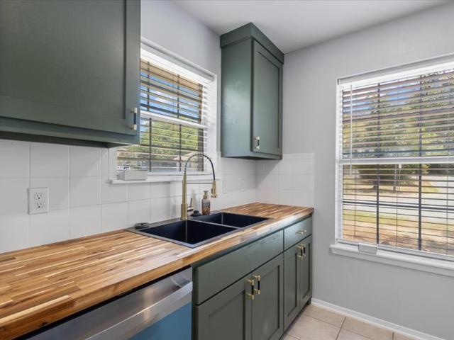 1114 Woodland Park Dr