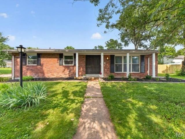 11150 Yellowstone Dr, Saint Louis, MO 63146