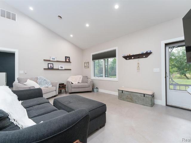 11150 Roberts Road