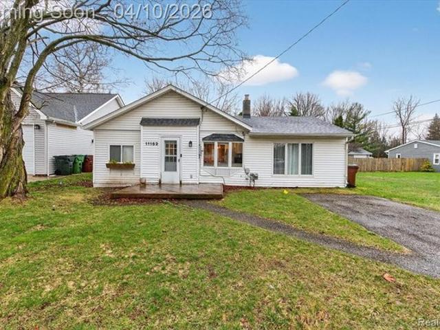 11152 Rhode Dr, Shelby Township, MI 48317