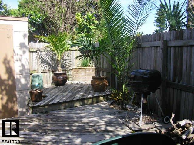 11155 2nd St E, Treasure Island, FL 33706
