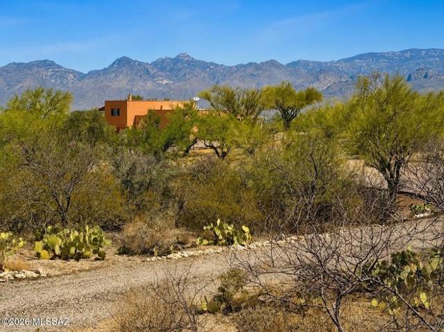 11155 E Saint James Rd, Tucson, AZ 85748
