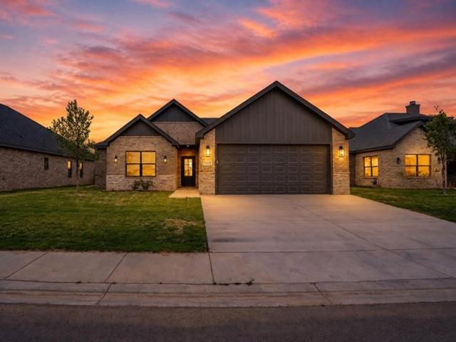 1115 N 6th St, Wolfforth, TX 79382