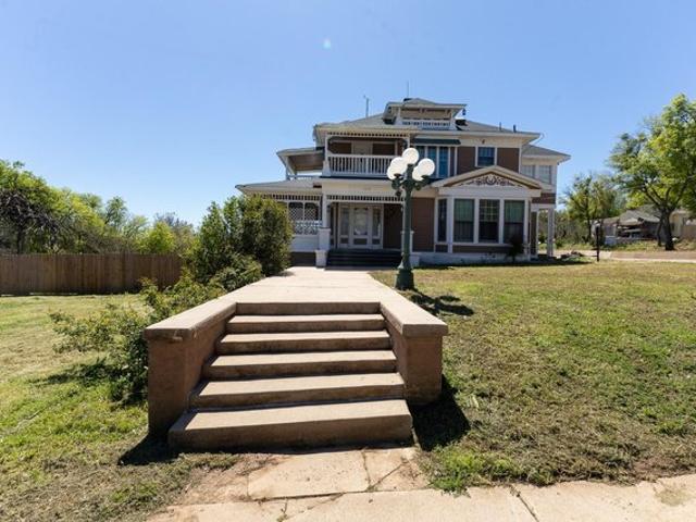 1115 Austin St, Coleman, TX 76834