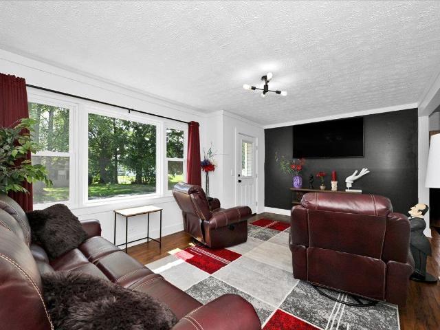 1115 Ave G