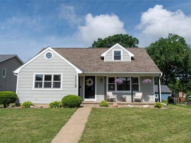 1115 Broadway St, Pella, IA 50219