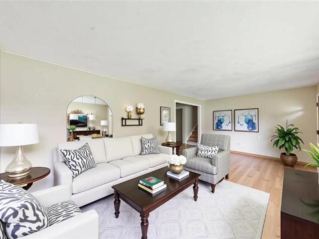 1115 De Leon Court