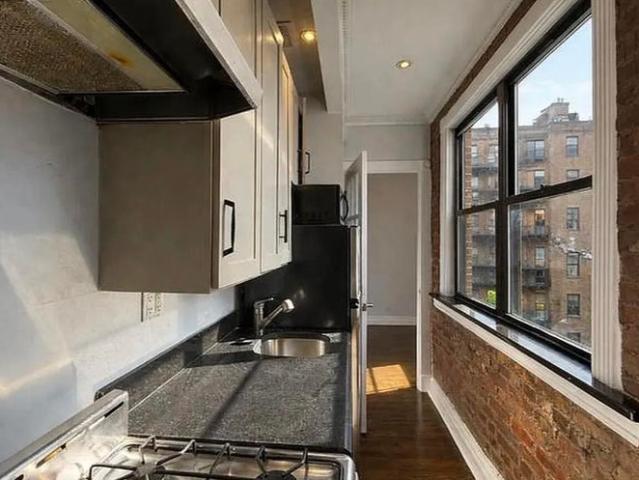 #1115 Gut renovated 2 bed/1 bath apartment in the