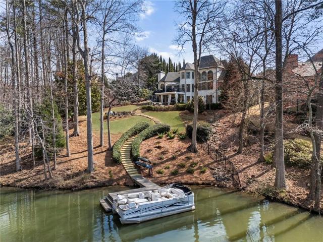 1115 Lake Shore Overlook