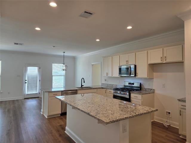 1115 Little Cypress Loop