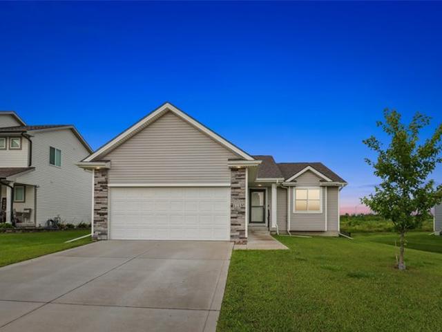1115 Locust St, Waukee, IA 50263