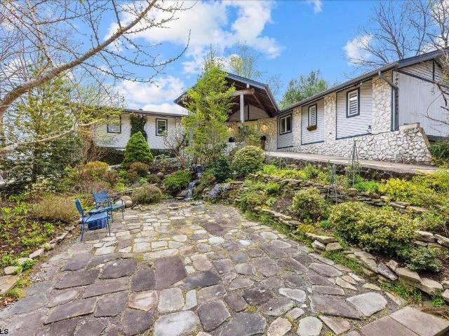 1115 Riverside Dr