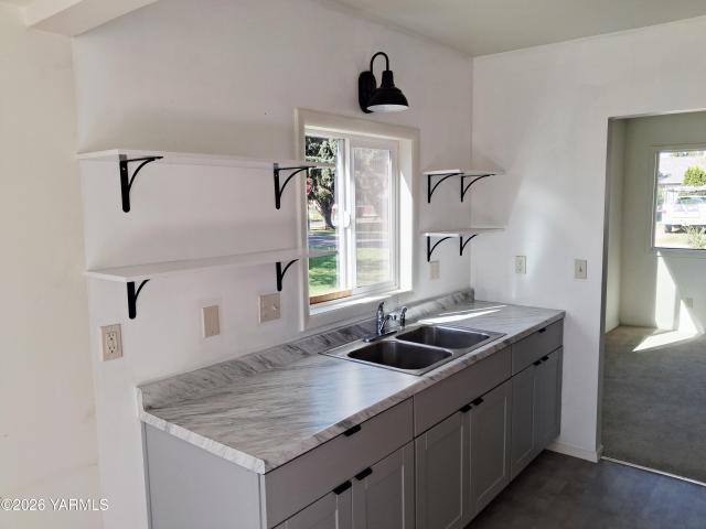 1115 S 17th Ave, Yakima, WA 98902 | MLS #26 1182 | Compass