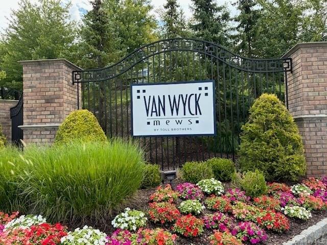 1115 Saratoga Ln, Fishkill, NY 12524