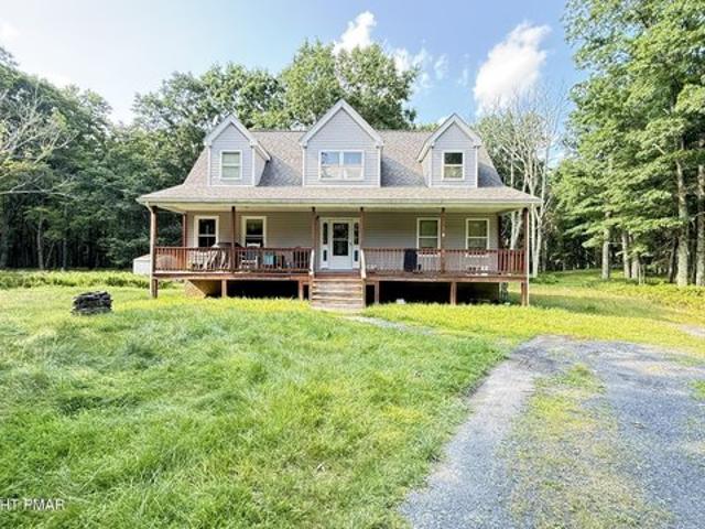 1115 Snowshoe Ct, Bushkill, PA 18324