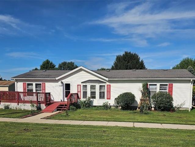 1115 W 8th St, Perry, IA 50220