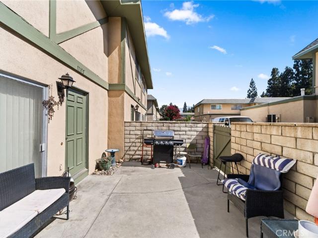 1115 W Francis F