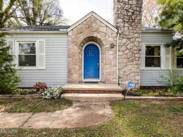 1115 W Parkway Ave