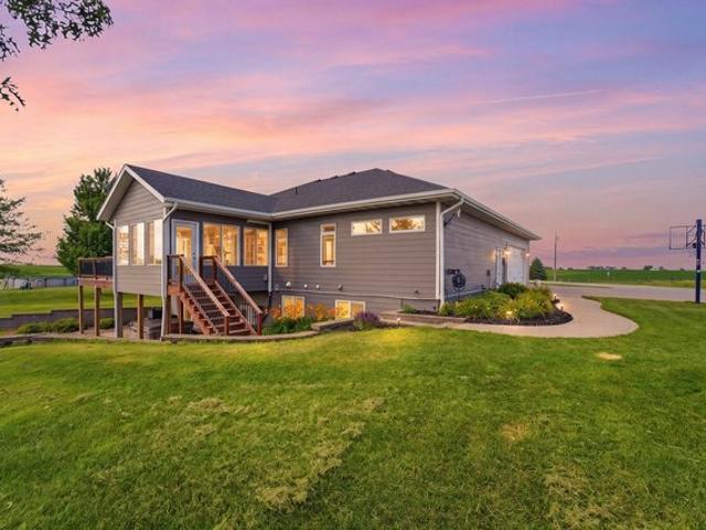 11161 S 76th Ave W, Prairie City, IA 50228