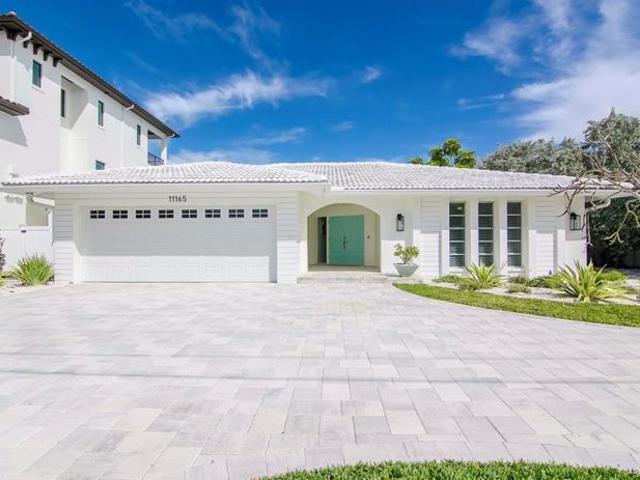 11165 9th St E, Treasure Island, FL 33706