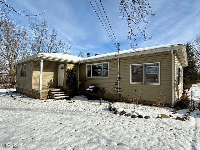 11166 Loris Ave, Mantua, OH 44202